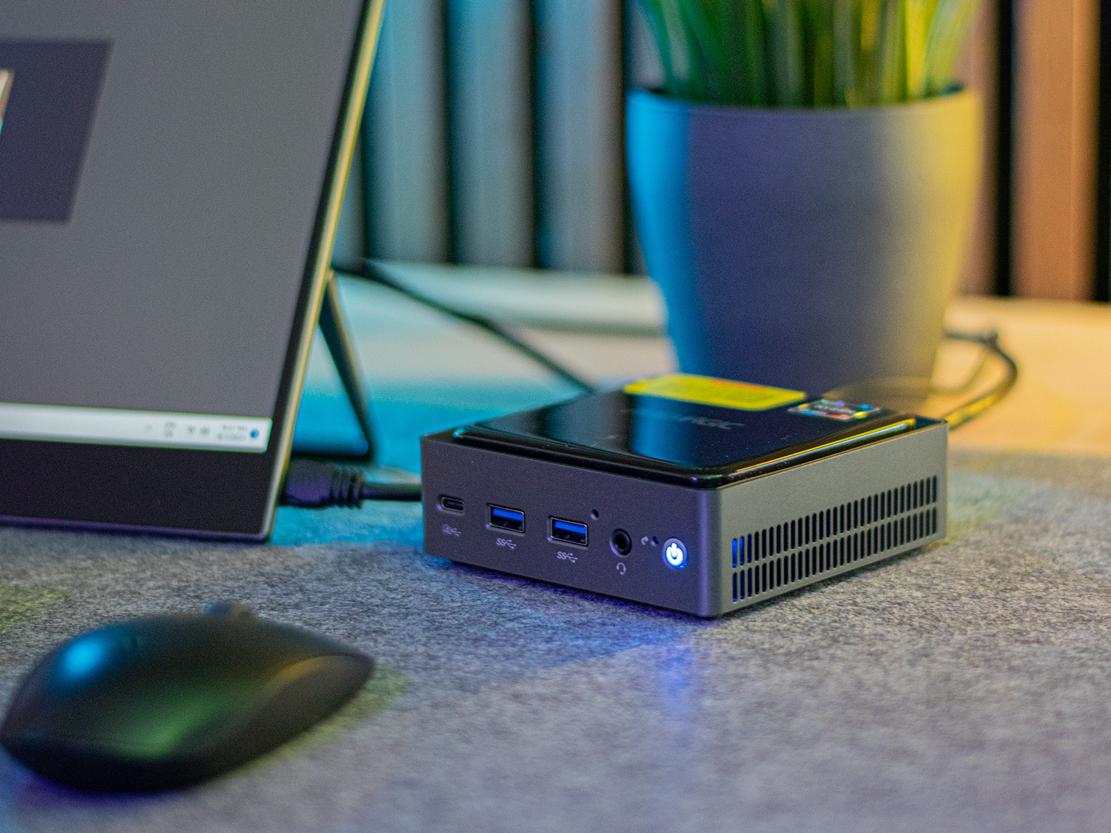 De Acemagic AM20 mini PC met een AMD Ryzen 7 7735H en 32 GB RAM kan ...