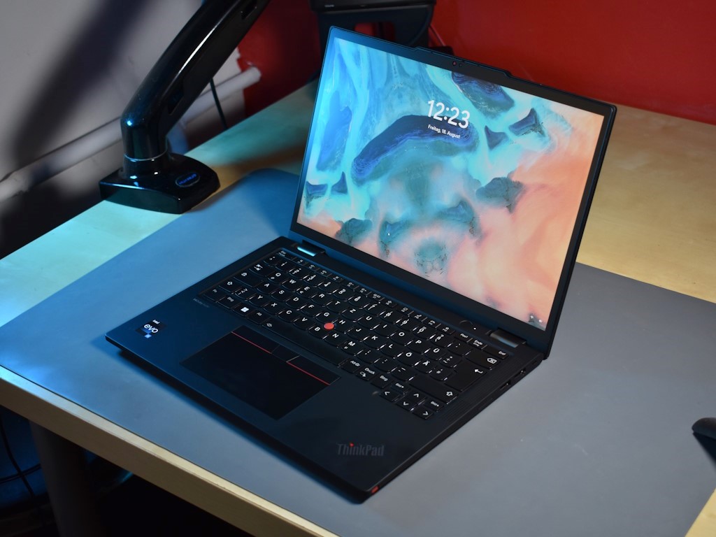 Lenovo ThinkPad X13 Yoga G4 Laptop Review: Convertible met lange ...