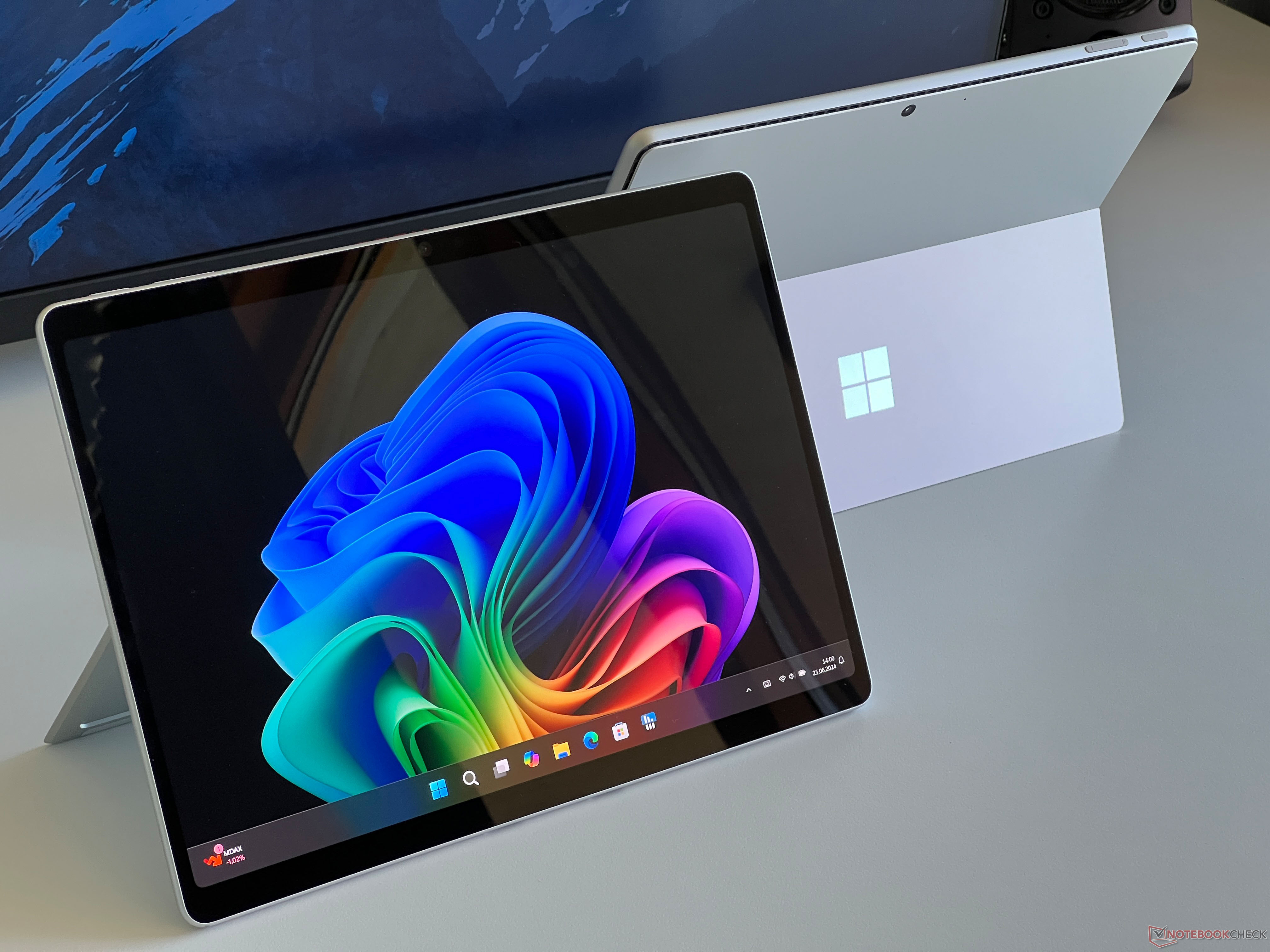 Microsoft Surface Pro OLED Copilot+ review - Een high-end 2-in-1 nu met ...