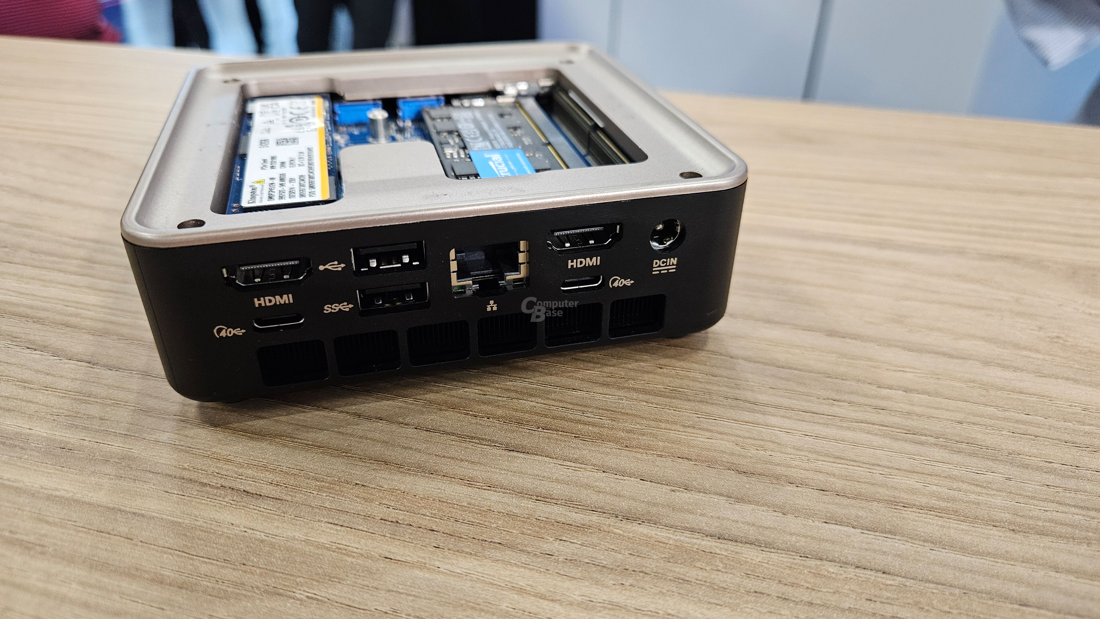 Sapphire Edge AI mini PC onthuld met AMD Ryzen AI 300 processors en USB ...