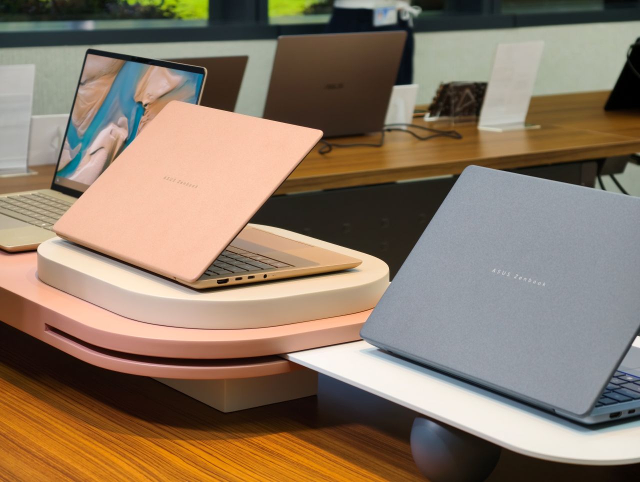 Asus onthult vier Zenbook 14 Copilot AI-notebooks met CPU's van Intel ...