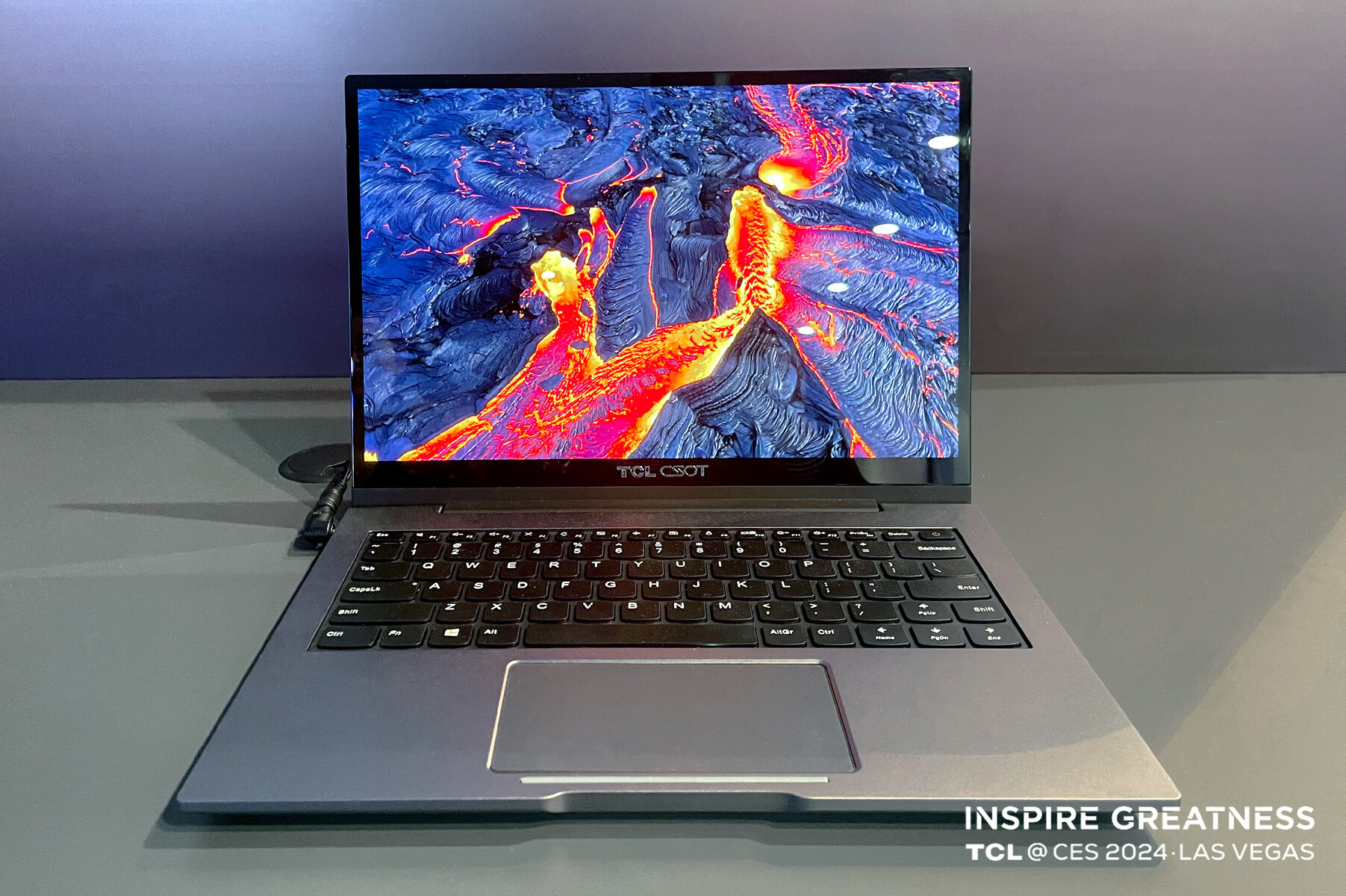 TCL CSOT onthult IJP OLED-laptopscherm en scherm met meerdere ...